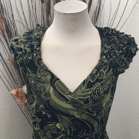 Emily & Michele | Dresses | Emily Michele Greenblack Ruffled Sleeve ...